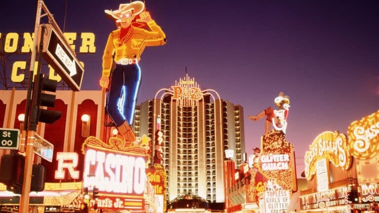 What is Las Vegas Known For? (15 Things It's Famous For)