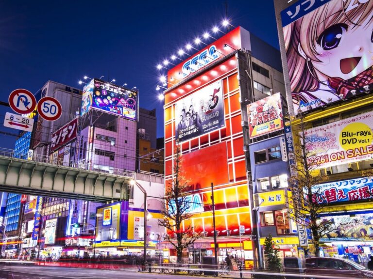 What is Tokyo Known For? (19 Things It's Famous For)